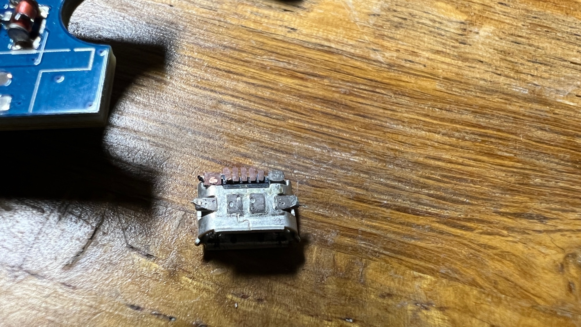 How to repair Rode video mic pro plus broken USB charge port. - Articles